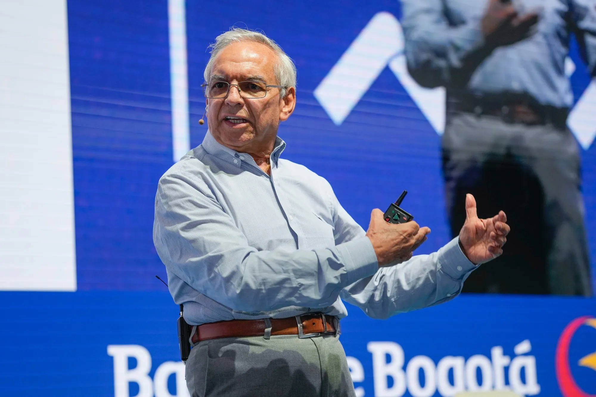 Colombia Finance Chief Denies Wrongdoing in Embezzlement Scandal ...
