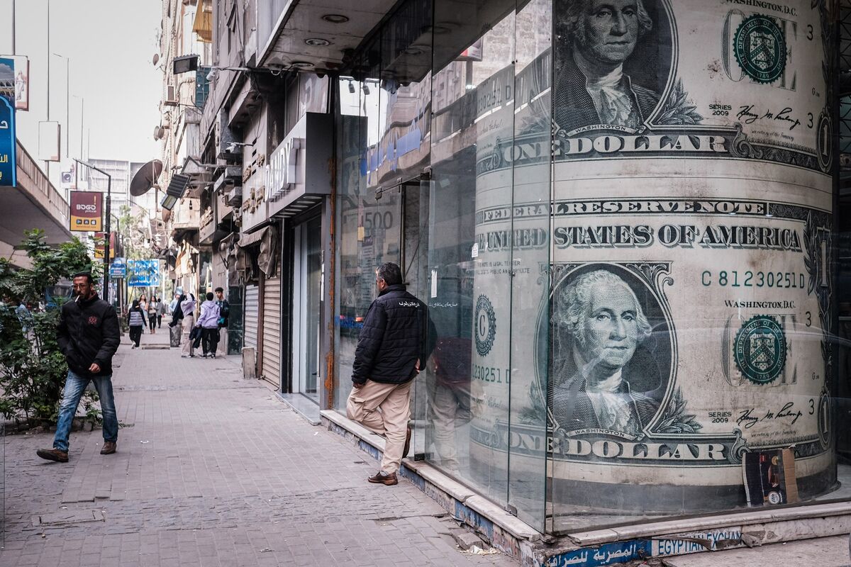 Egypt Tries to Coax Dollars Back With Higher Savings Returns - Bloomberg
