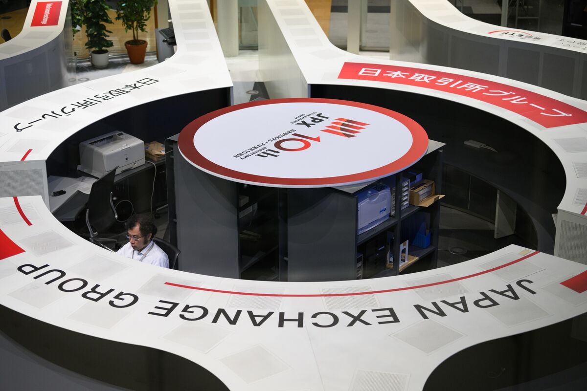 Foreigners Return to Japan Stocks With Most Purchases Since June - Bloomberg