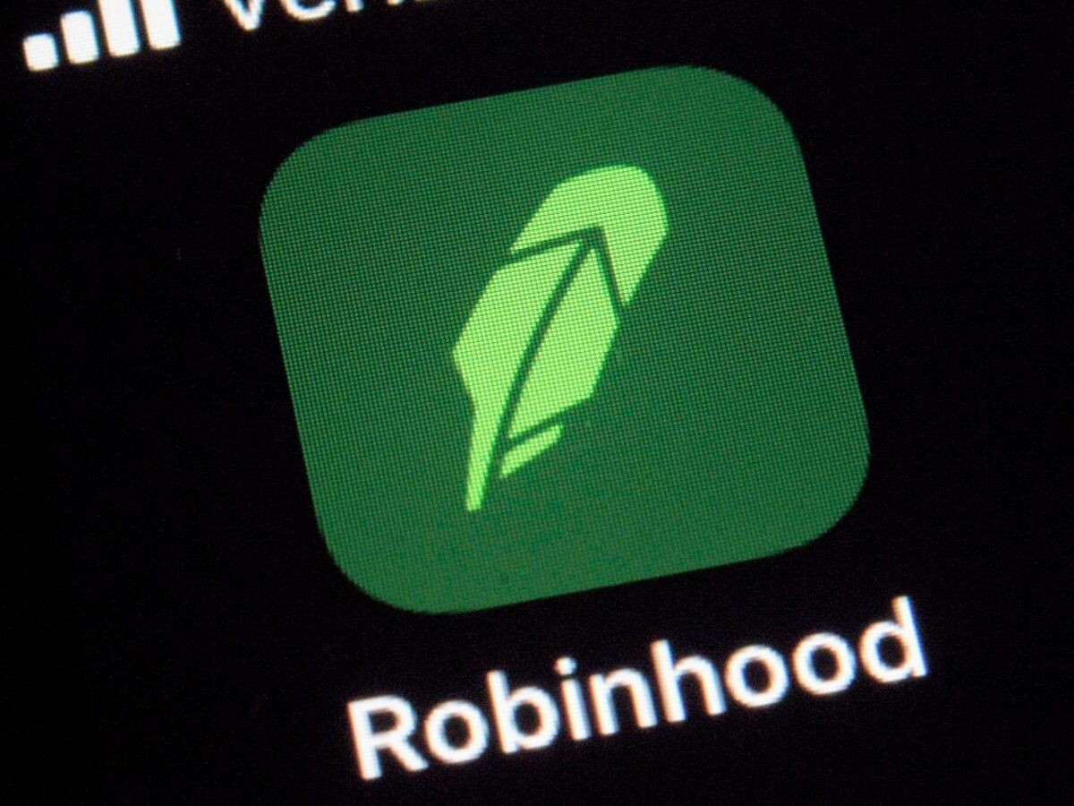 Robinhood (HOOD) Debuts Debit Card With Incentives to Invest More ...