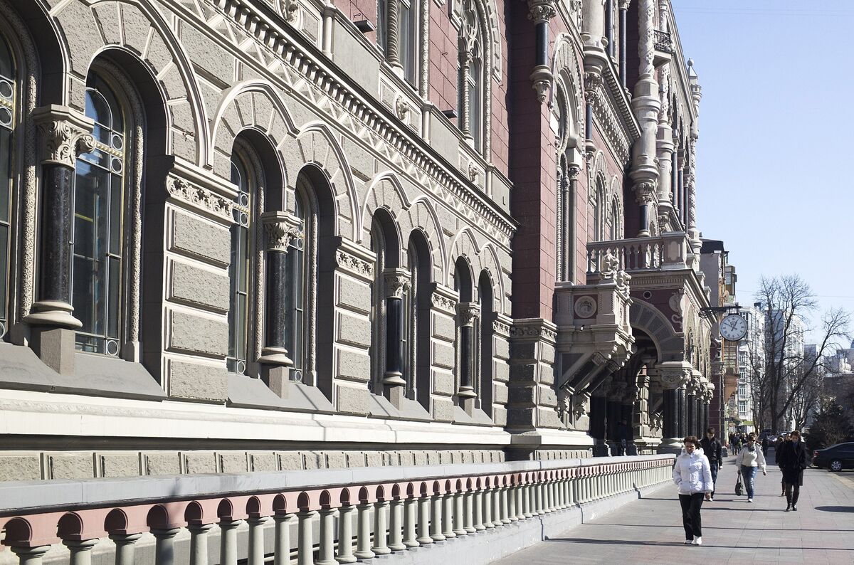 Ukraine Keeps Steady-Rate Plan Despite IMF Inflation Call - Bloomberg