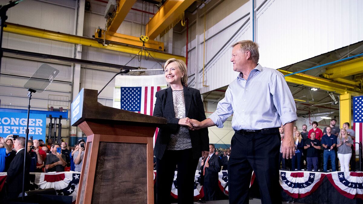 Clinton Rips Trump’s Tax Plan as Boon to Wealthy Like Him - Bloomberg