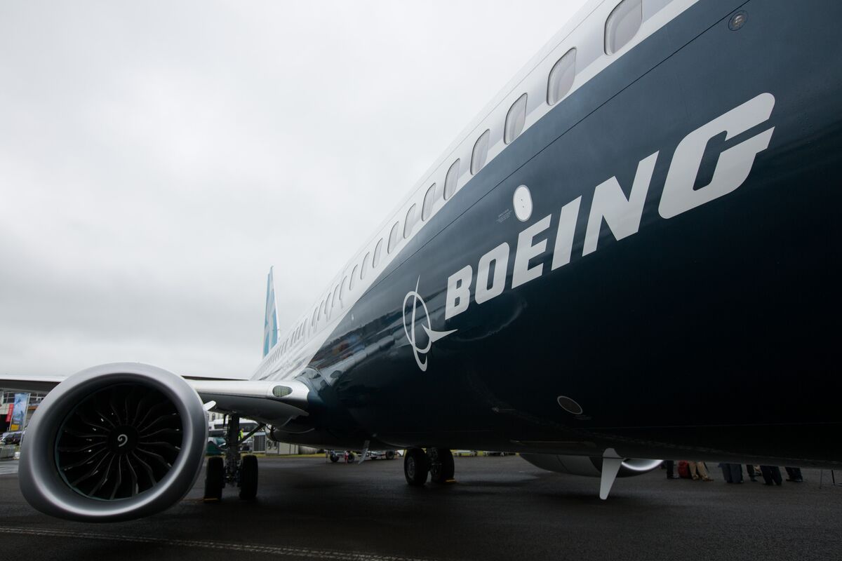 Boeing Proposes Fix to Prevent Deadly Engine-Cover Failures - Bloomberg