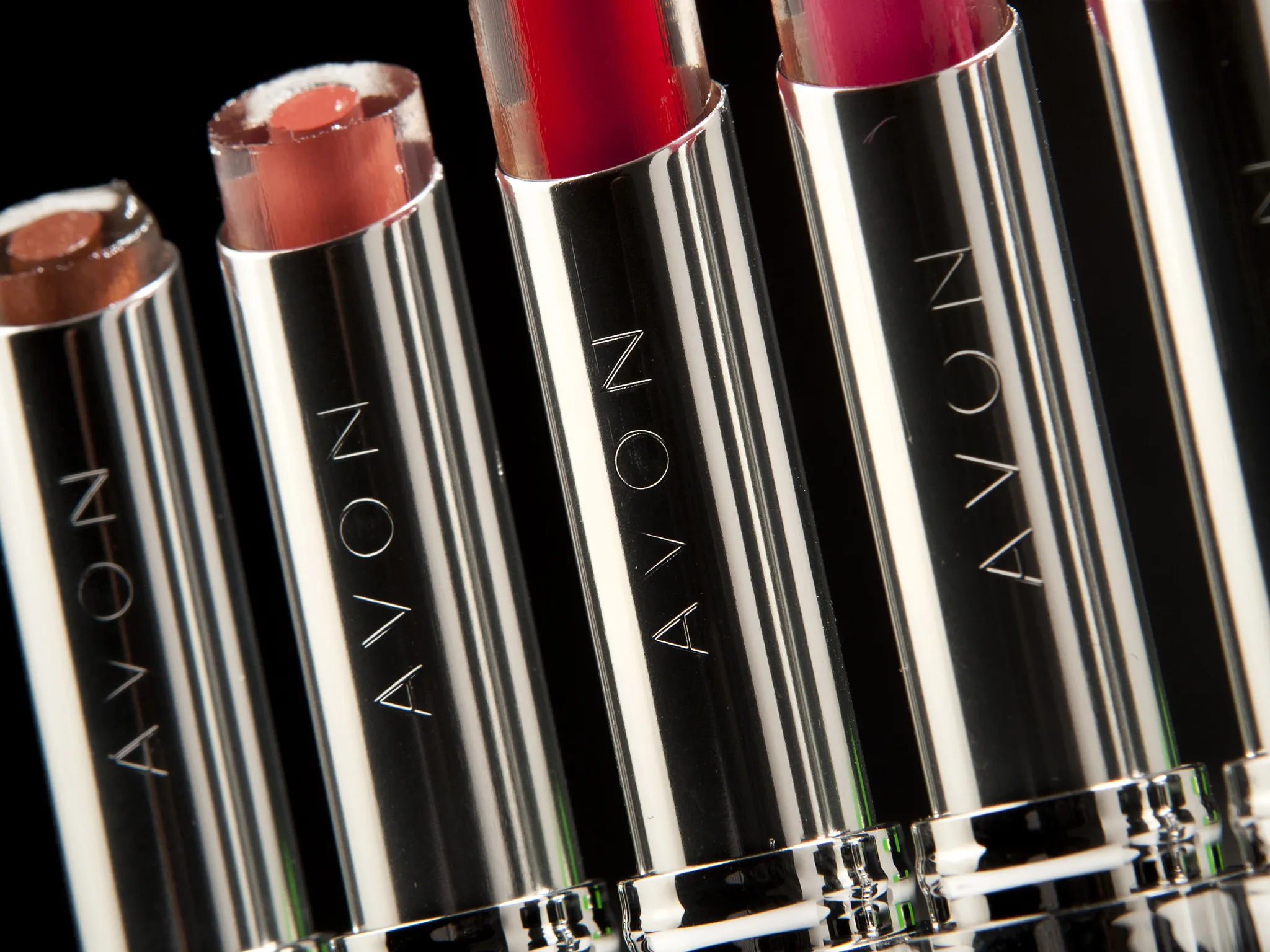 Avon Is The Cheapest Cosmetics Seller Money Can Buy: Real M&A - Bloomberg