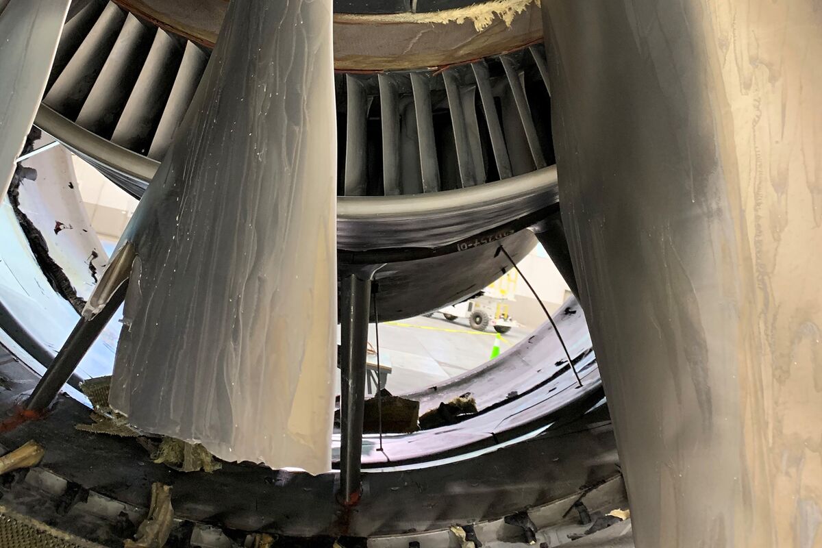 Boeing Jet’s Fiery Engine Blast Came Amid Long Effort for a Fix - Bloomberg