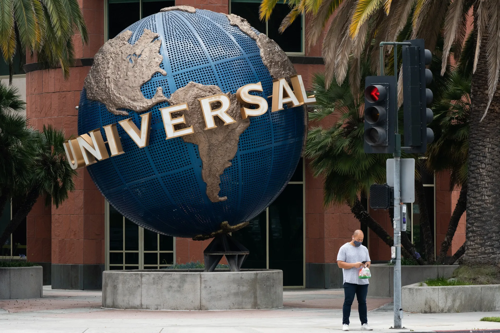Universal's (UMG NA) Virgin Unit Buys Downtown for $775 Million in Cash ...
