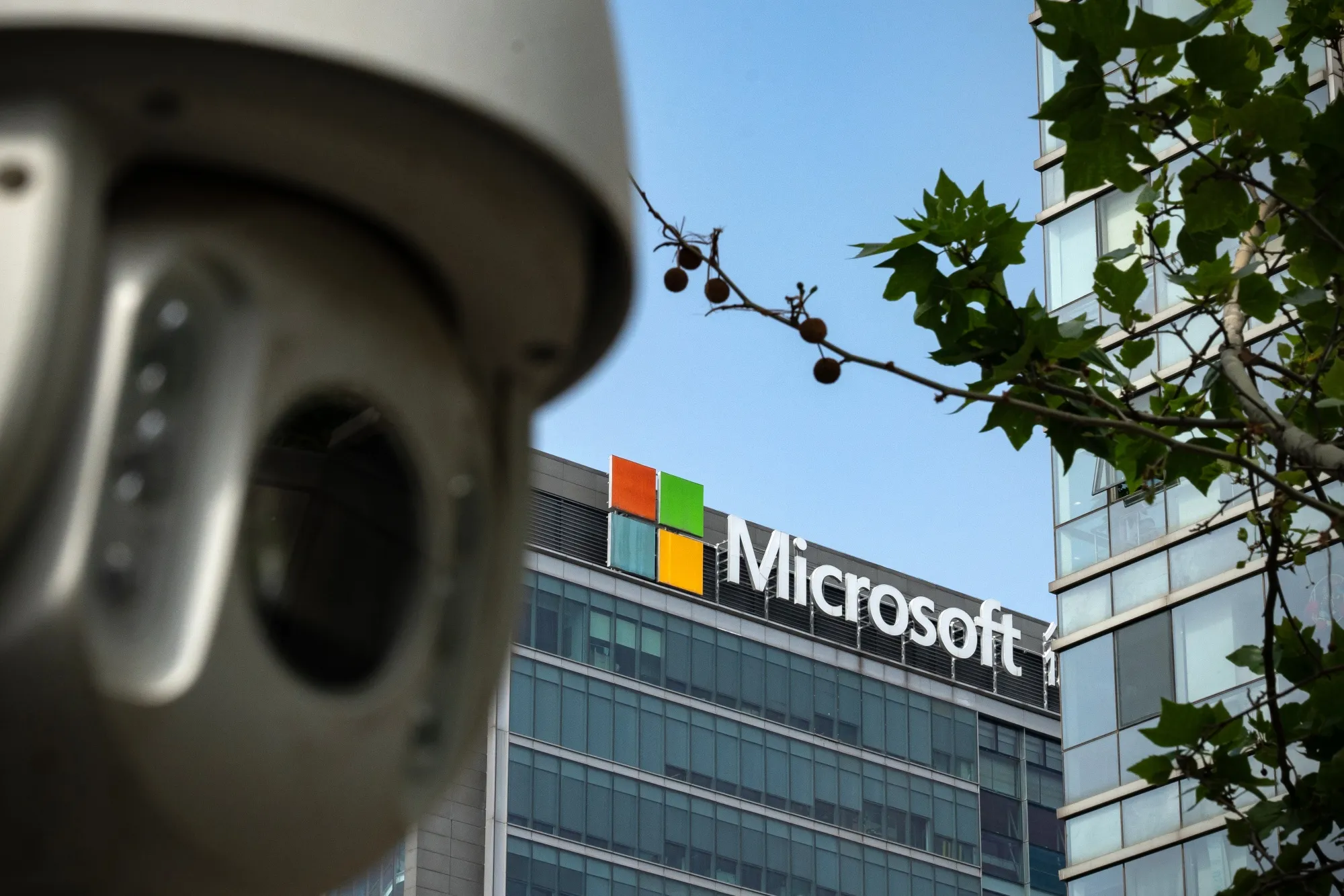 CEO de Microsoft quiere que dejemos de “antropomorfizar” la IA - Bloomberg