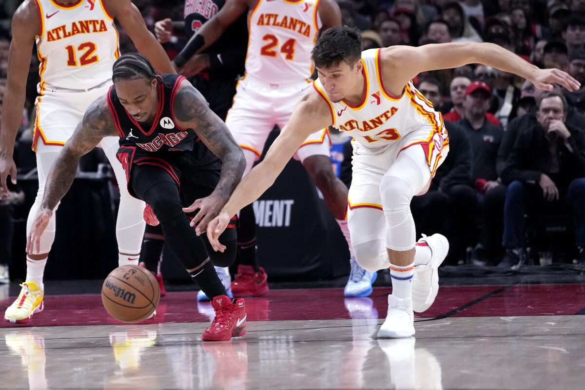 Coby White scores career-high 42 points as Bulls roll past Hawks 131 ...