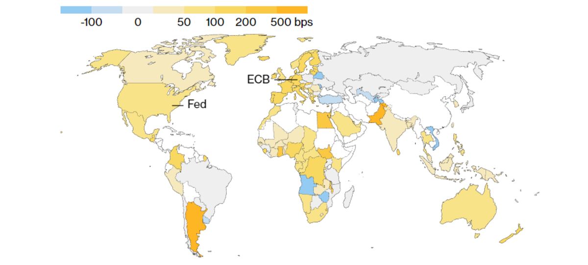Charting the Global Economy: Fed, ECB Policies May Diverge - Bloomberg