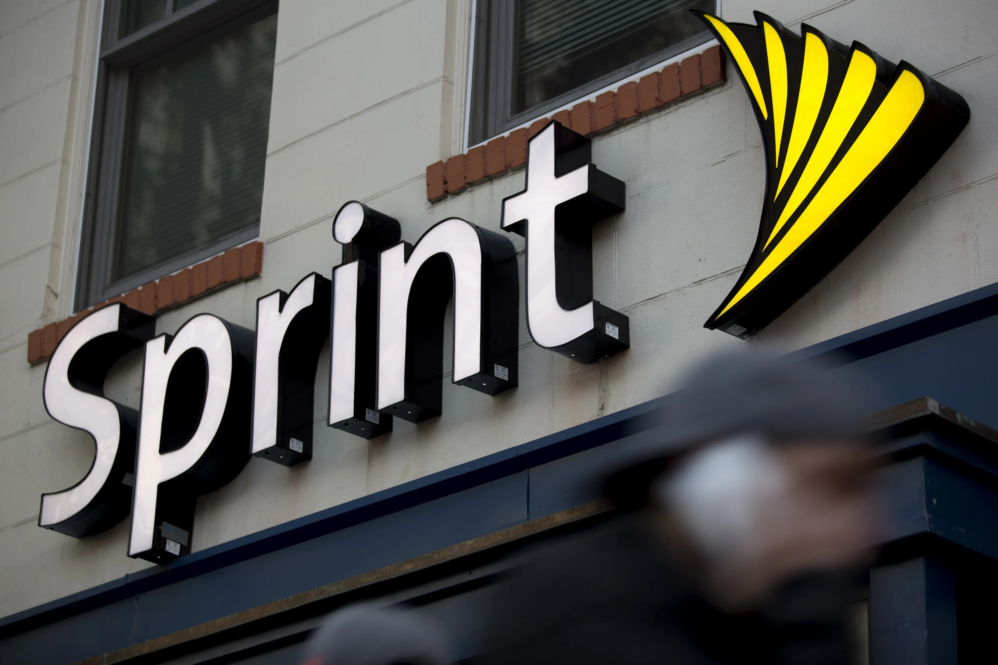 Sprint Returns to Junk Bond Market After Two Years - Bloomberg