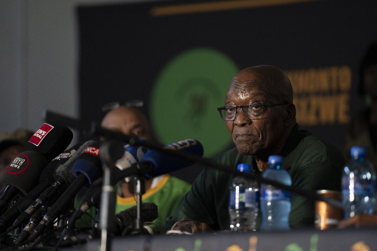 South Africa: Ruling Party Suspends Former President Zuma - Bloomberg