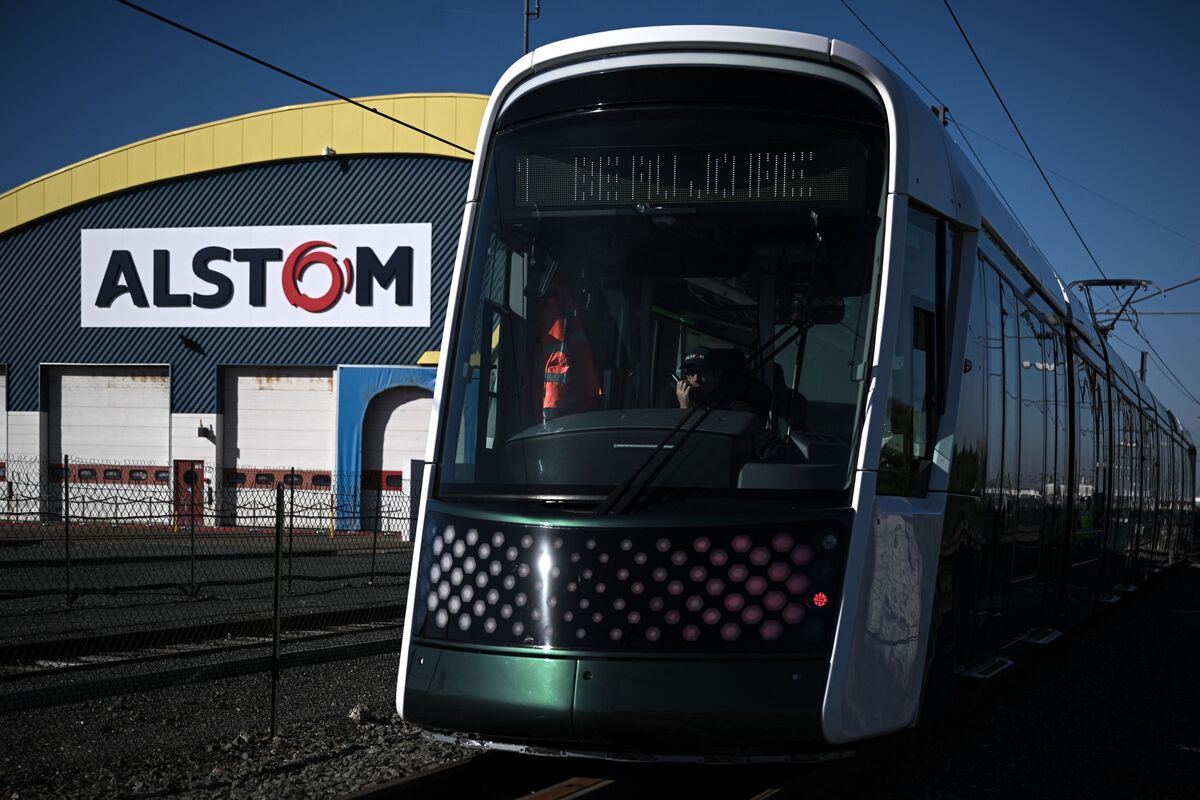 French Train Maker Alstom Shares Slumps After Cash Flow Warning - Bloomberg