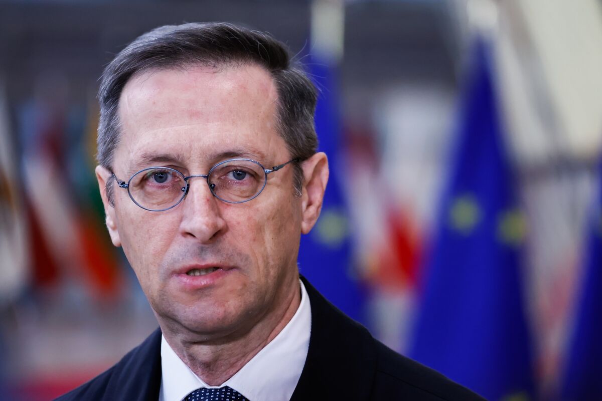 Hungary Finance Minister Backs Inflation Goal, Central Bank ...