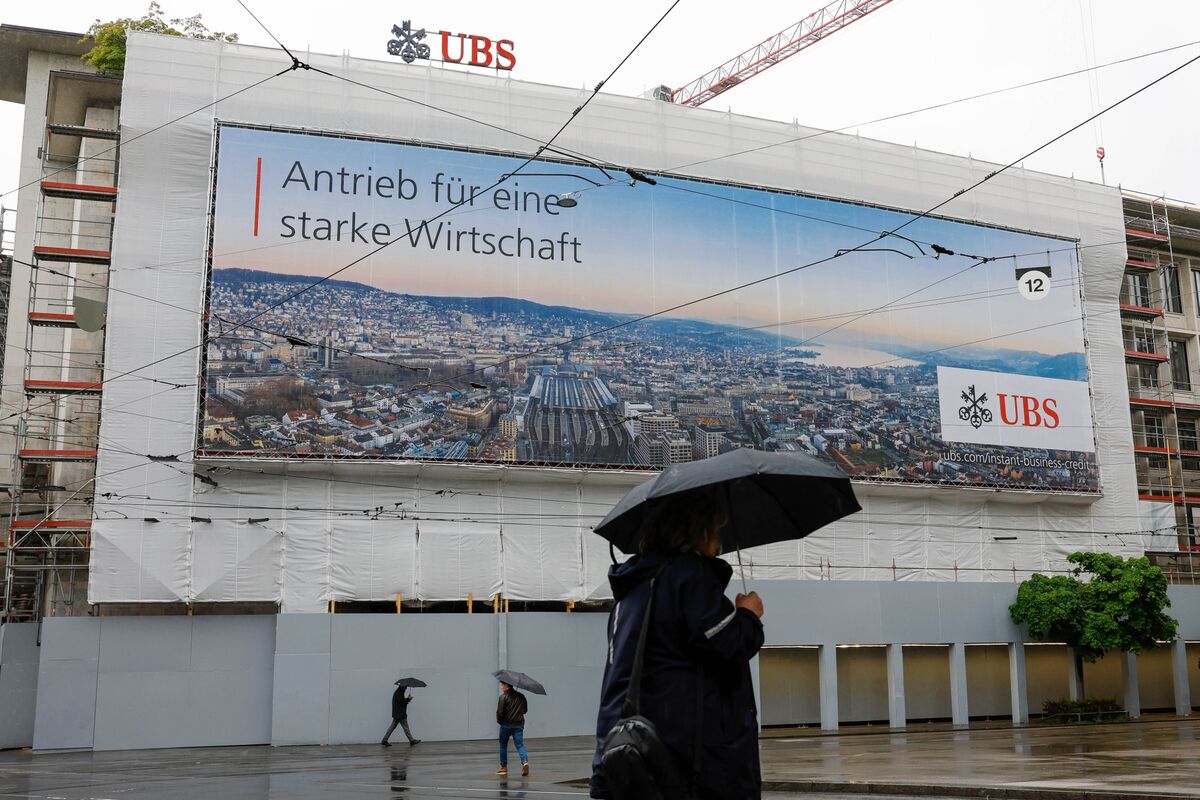 UBS Cancels Italian Credit Cards It Got From Credit Suisse - Bloomberg