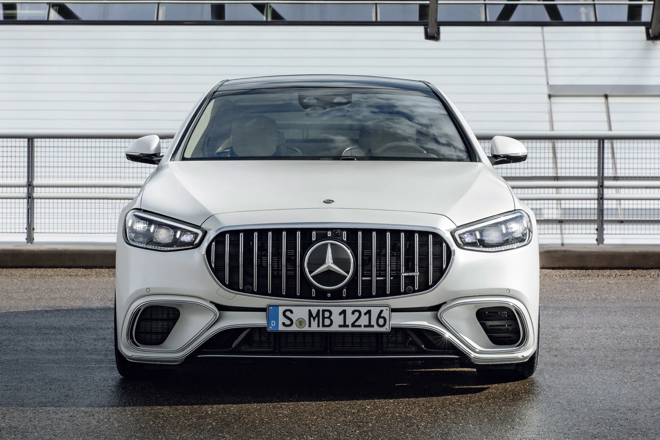 Mercedes cae tras advertir que crisis china afecta sus ganancias ...
