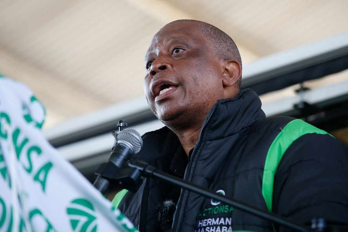 S. Africa’s Mashaba Quits Johannesburg Council After Four Months ...