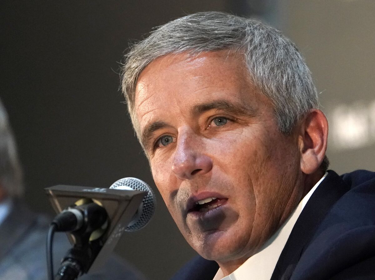 Monahan Ready to Move, Waiting on Mickelson to Call Him - Bloomberg