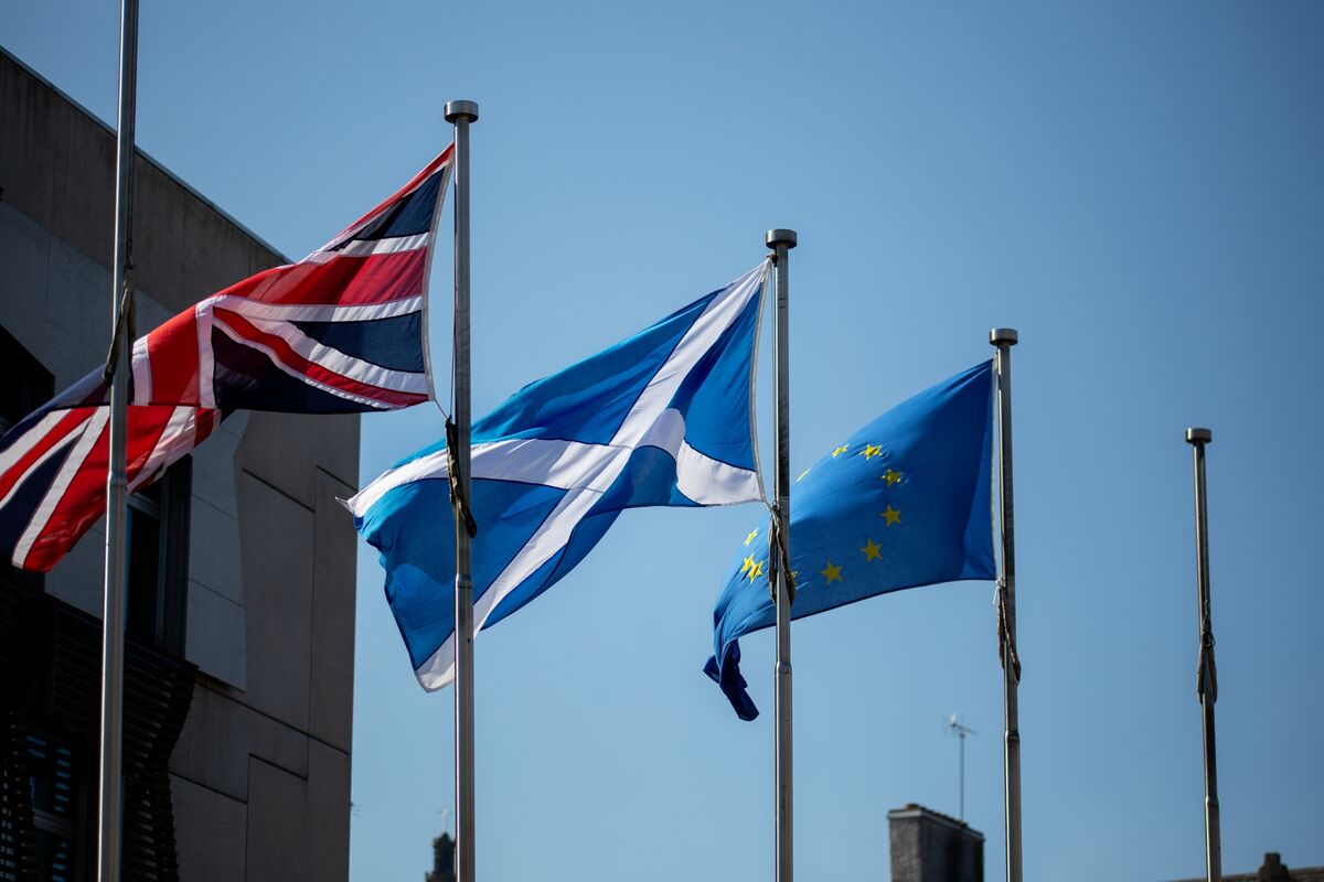Britons Vote in Key Elections, With Future of Scotland at Stake - Bloomberg