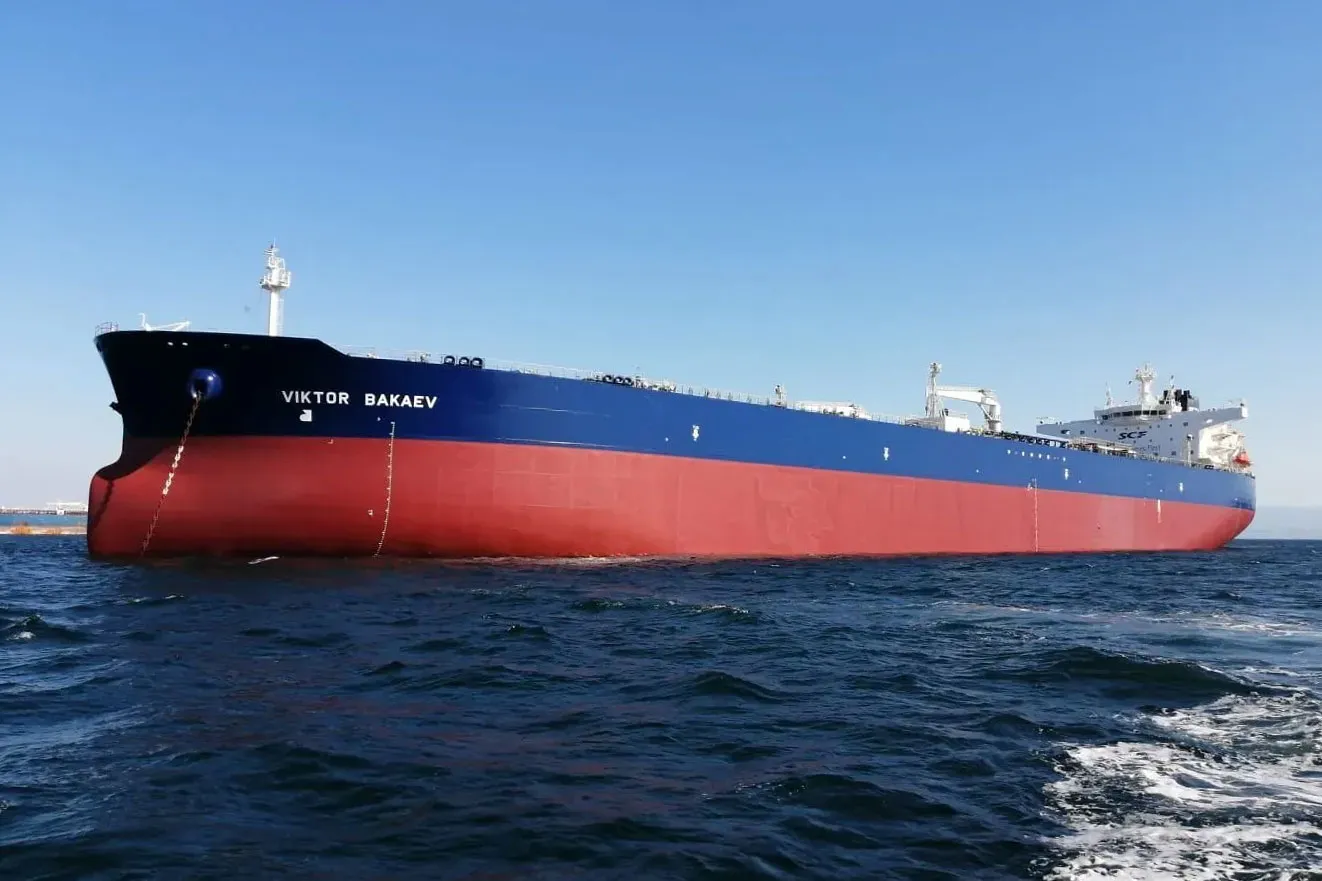 Russia’s Use of Blacklisted Tankers to Move Oil Accelerates - Bloomberg