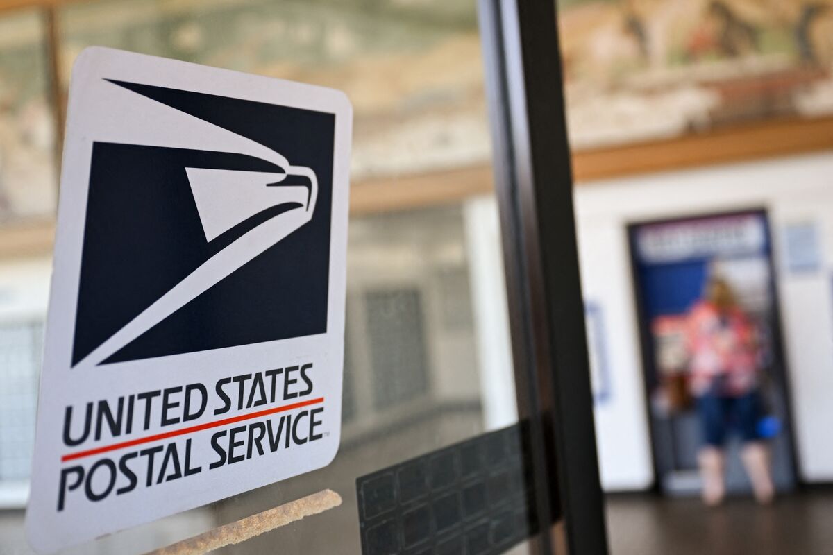 US Postal Service Faces Cash Crunch, Considers Service and Staffing ...