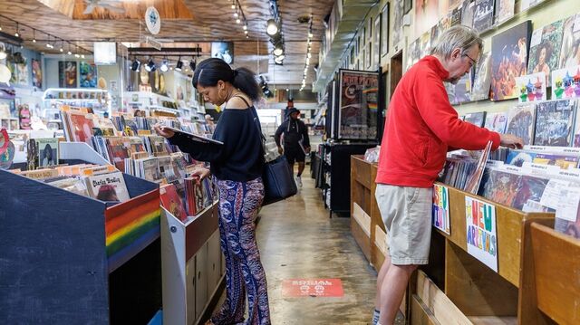 US Retail Sales Decline for a Second Month in March on Fuel, Cars ...