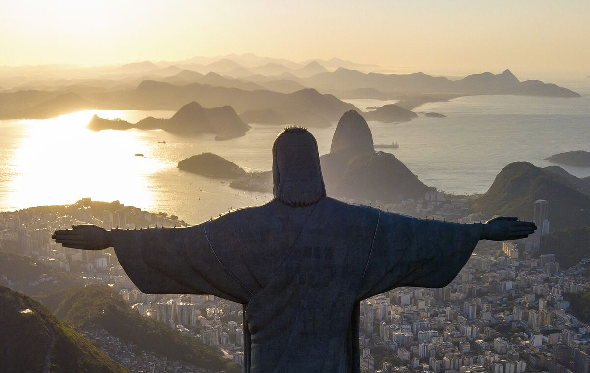 Hedge Fund Vista Cuts Oil Bet That Made It a Star In Brazil - Bloomberg