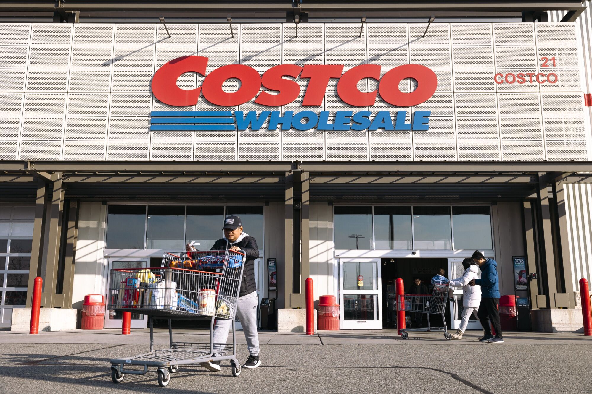 Costco CFO Reveals Why He Stayed 40 Years at the Same Company - Bloomberg