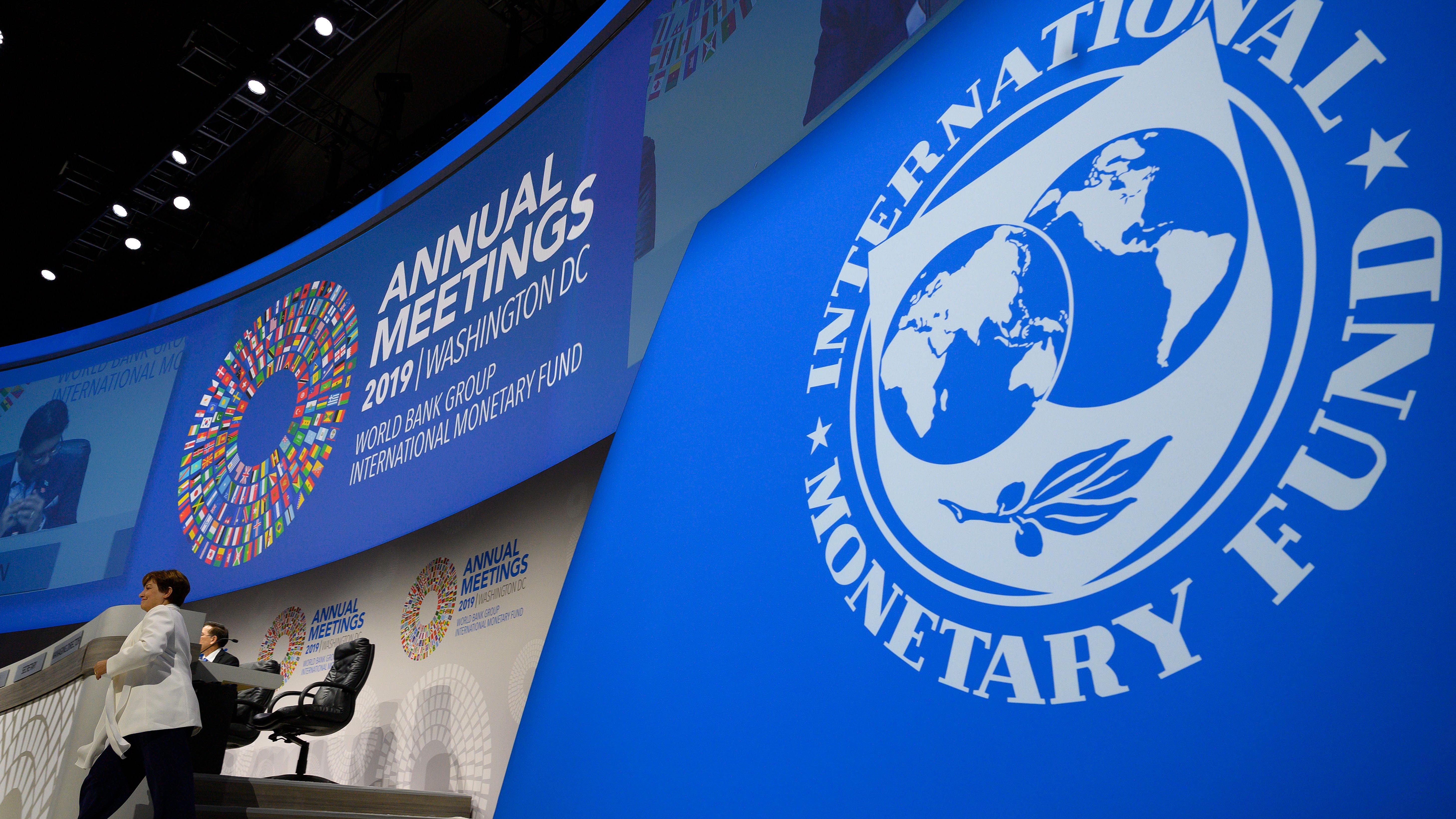 Watch IMF Meetings on Larry Summers' Agenda - Bloomberg