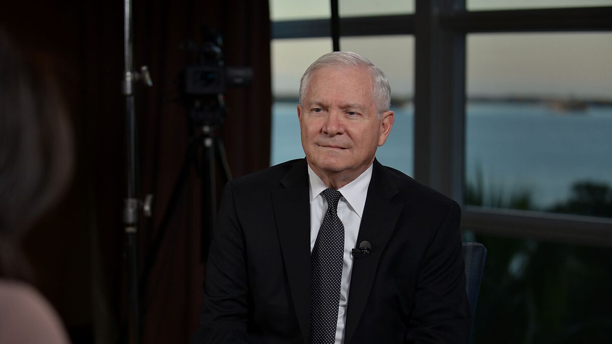 Robert Gates Knocks Hillary Clinton on Trade - Bloomberg