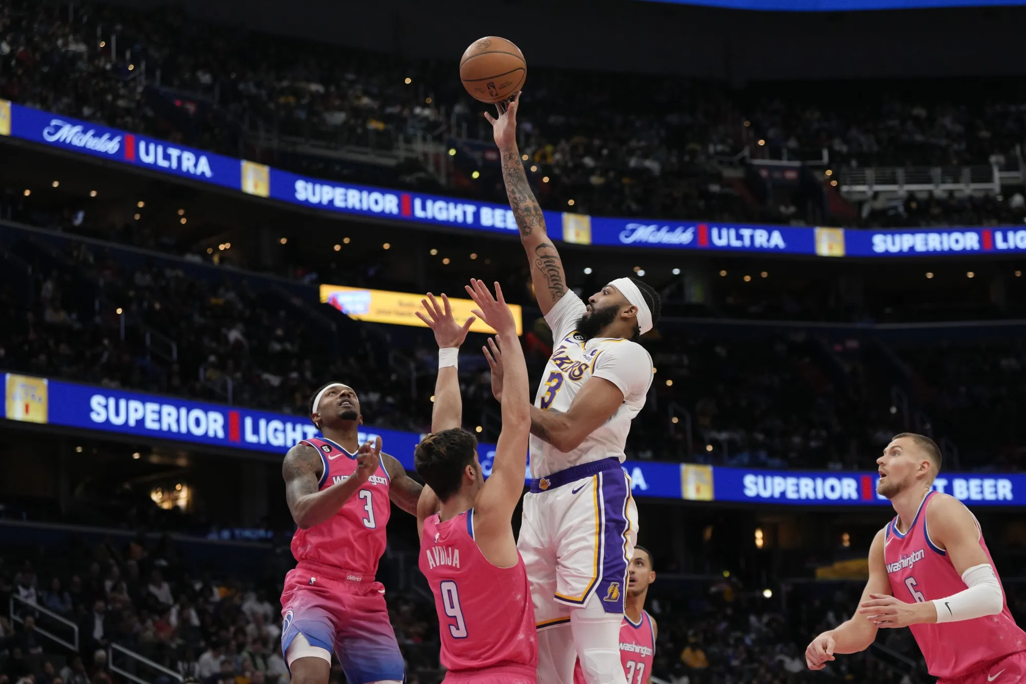 Davis Scores 55 Points, Leads Lakers Over Wizards 130-119 - Bloomberg