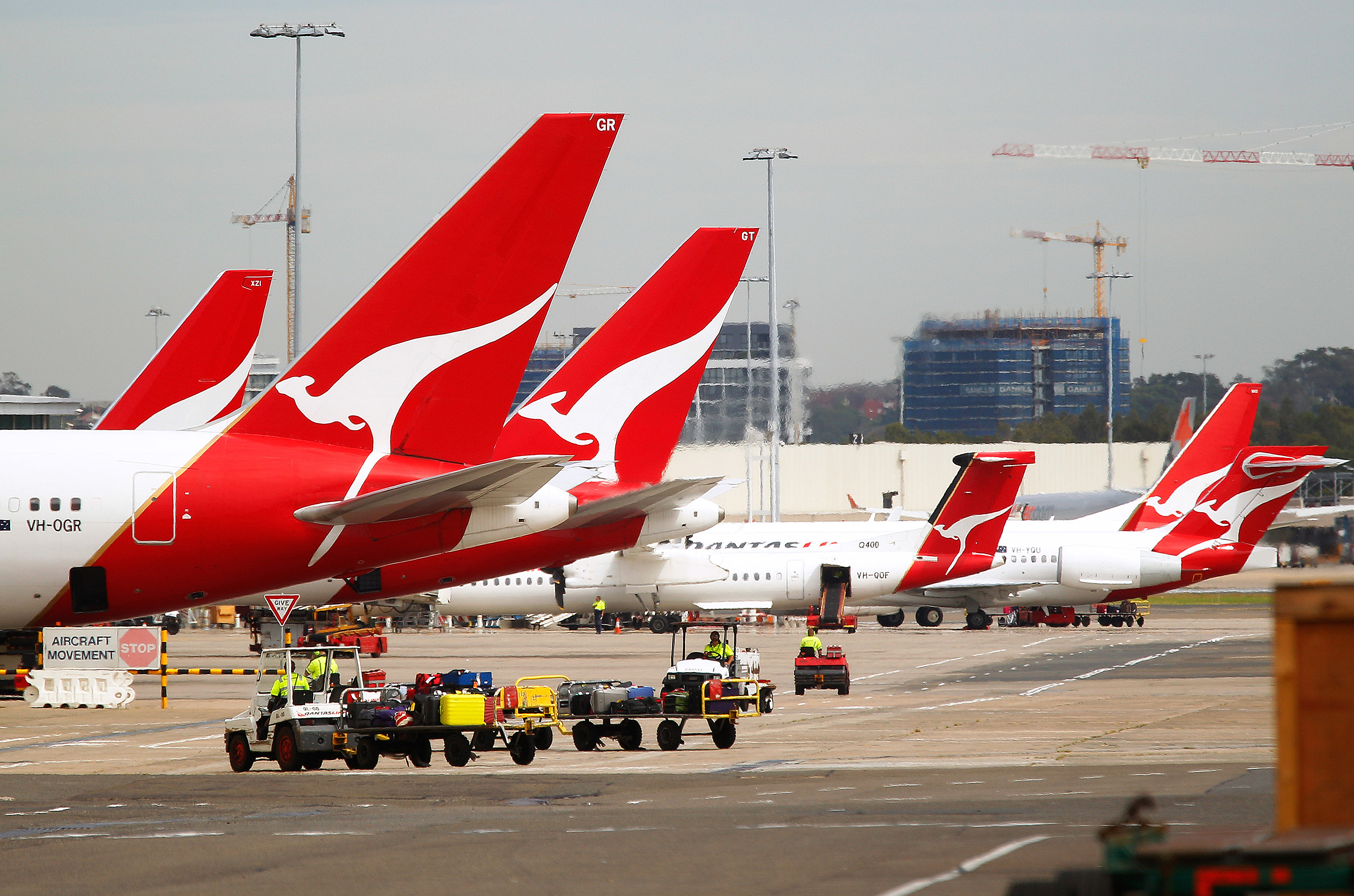 Qantas Beating Cathay Singapore Rewards Patient Investors Bloomberg qantas-beating-cathay-singapore-rewards-patient-investors-bloomberg