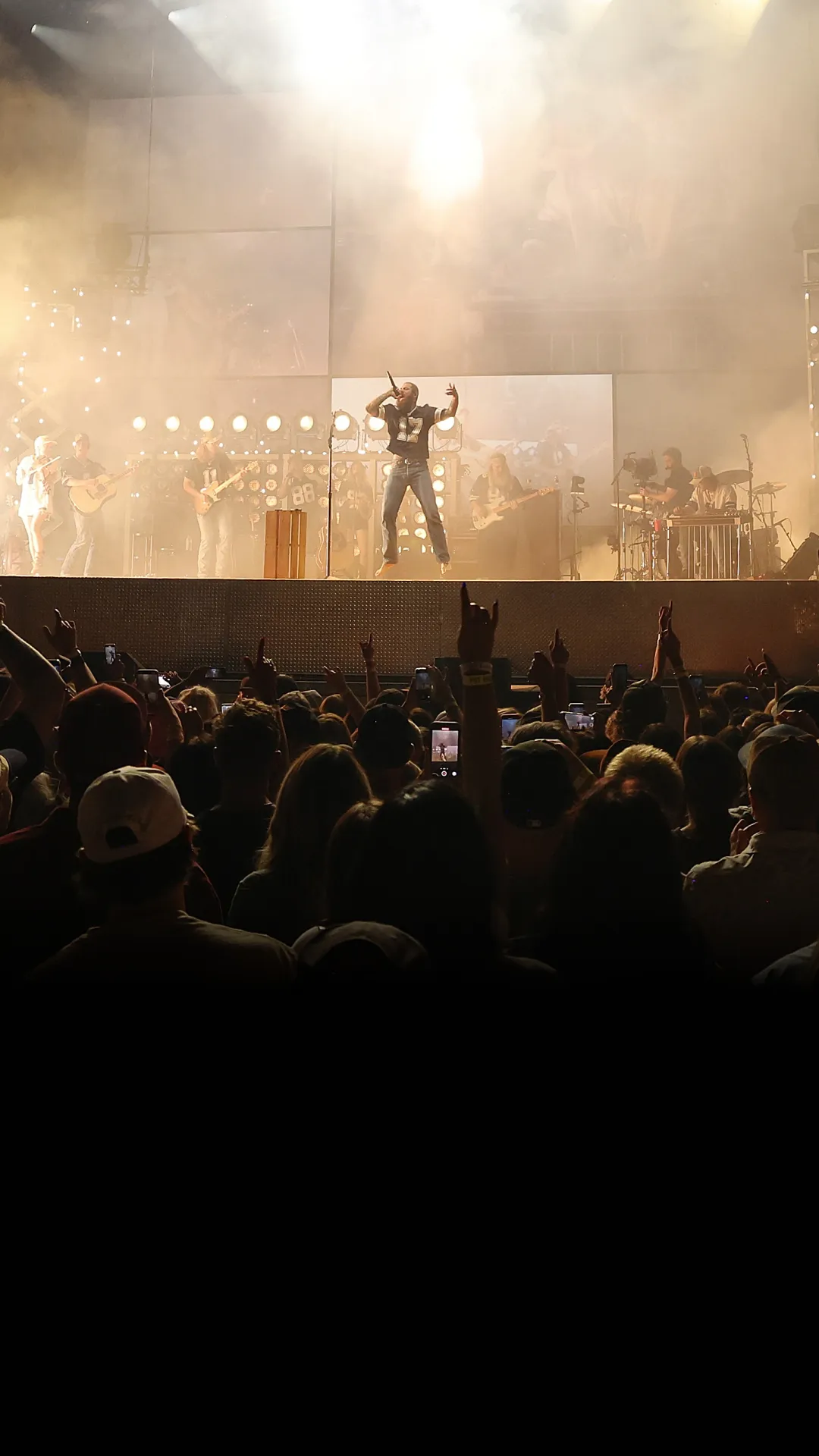 Watch The Breakup That Wasn’t: Live Nation Keeps Ticketmaster - Bloomberg