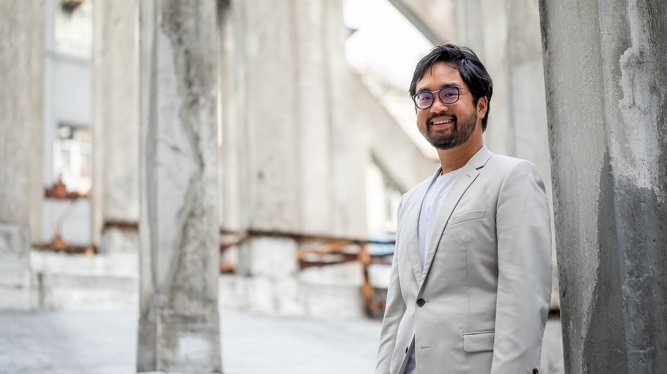 Watch Hong Kong's New World Development Goes Beyond Property - Bloomberg