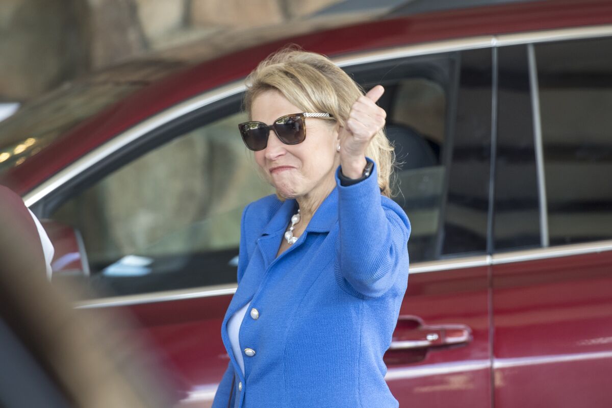 Shari Redstone Retakes Control of CBS, But Options May Be Few - Bloomberg Shari Redstone Retakes Control of CBS, But Options May Be Few - Bloomberg