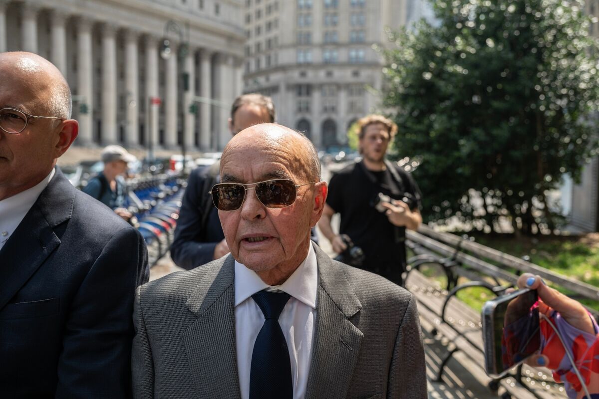 Billionaire Insider Trader Joe Lewis’ Pilot Avoids Prison Time - Bloomberg