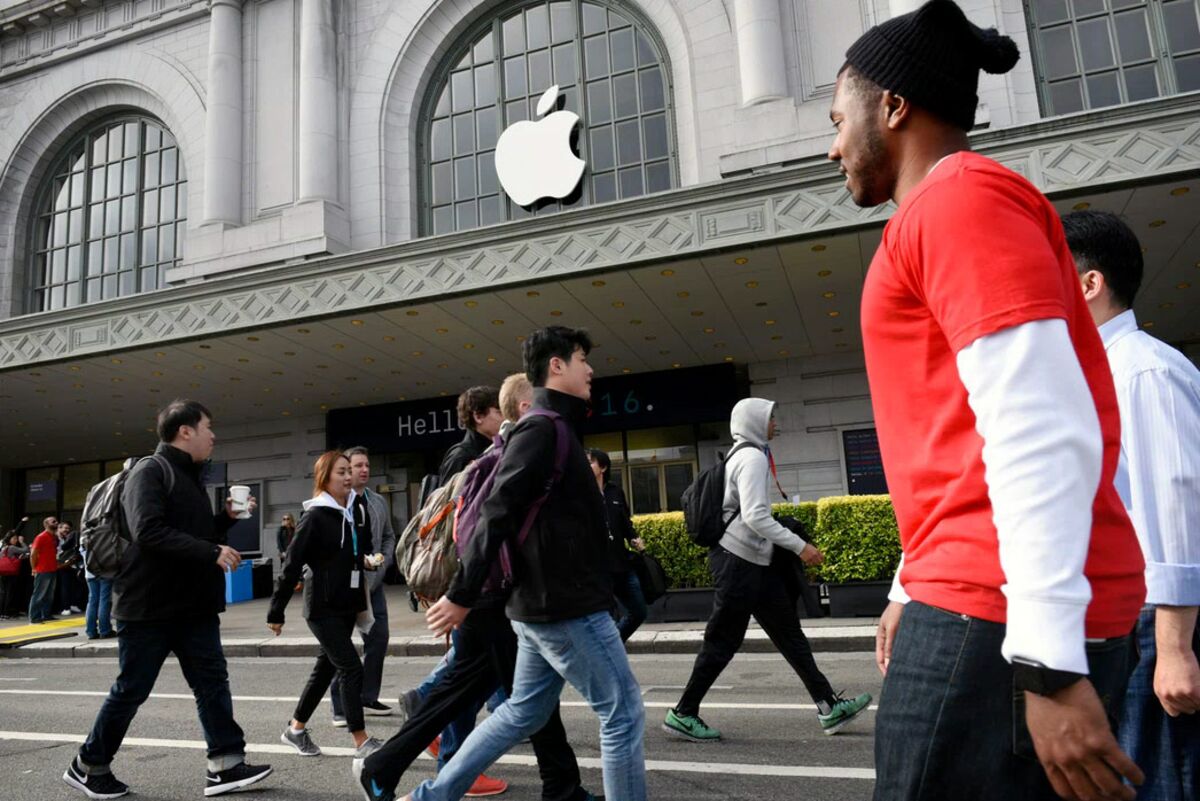 Apple Issues a Second Green Bond to Finance Clean Energy - Bloomberg