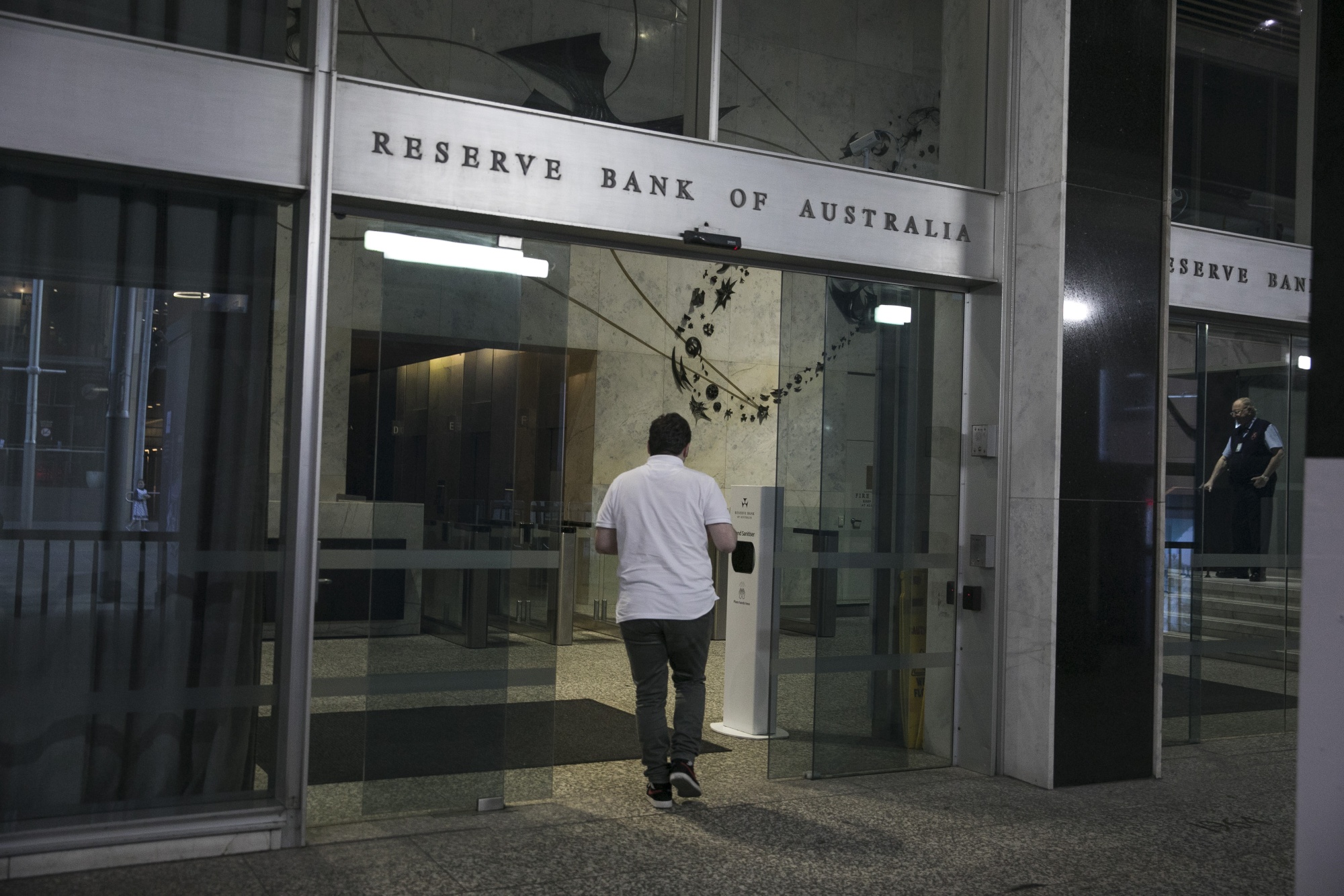 RBA Staff Threaten to Strike Over Pay as Australia's Inflation Fight ...