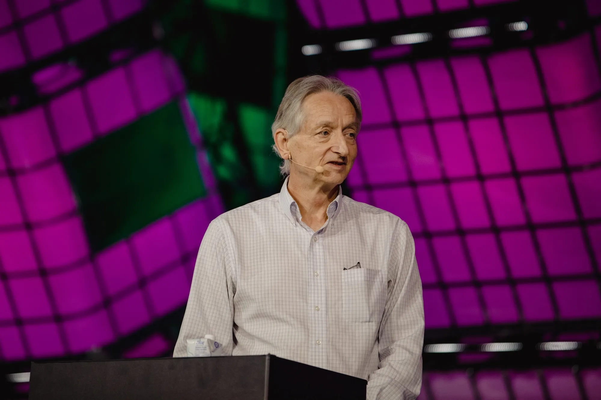 AI Legend Geoffrey Hinton to Advise UK Green Materials Startup - Bloomberg