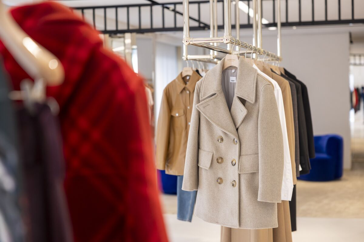 Burberry Warns Luxury Slump Puts Revenue Target Under Threat - Bloomberg