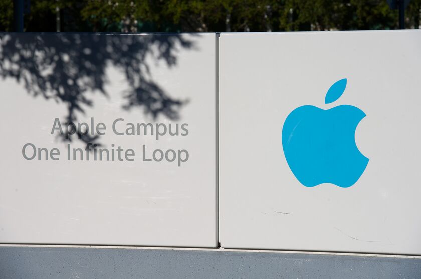 Apple Is the Richest Company, So Where Are the Billionaires? - Bloomberg