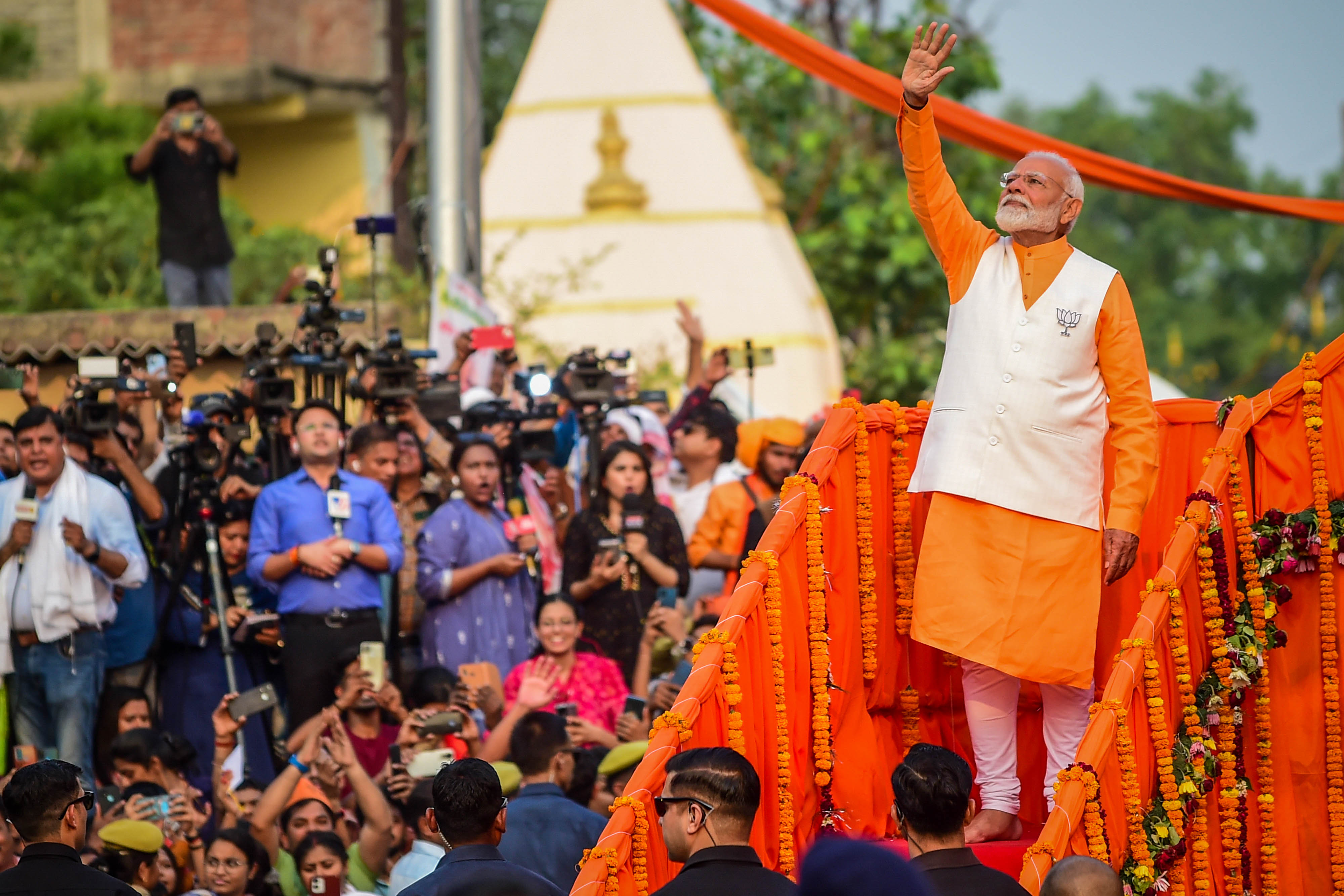 India’s Modi Is Suddenly on the Ropes in World’s Biggest Democratic Exercise - Bloomberg