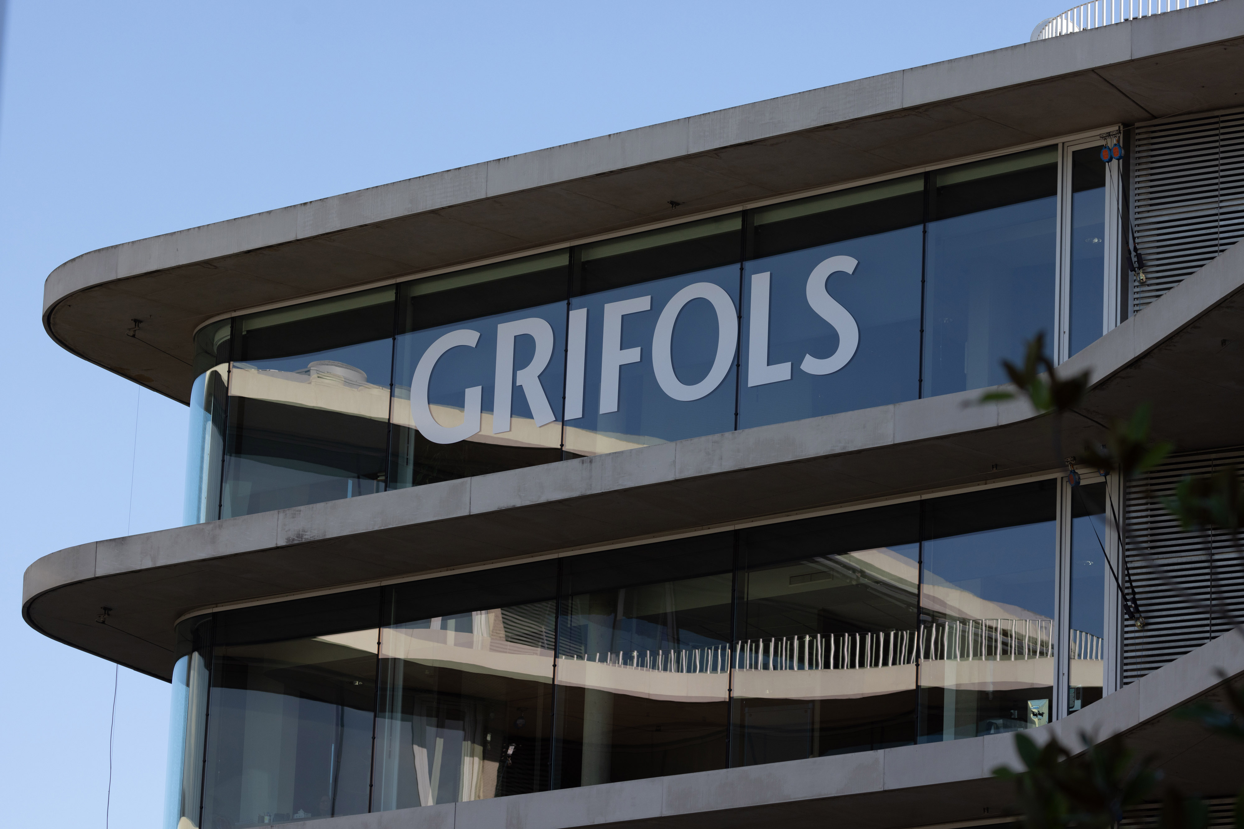 Grifols Shareholder Scranton Reported to Seek Loan from Oaktree - Bloomberg