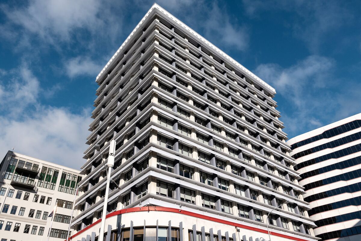 RBNZ Delivers Fifth Half-Point Hike, Signals More to Come - Bloomberg