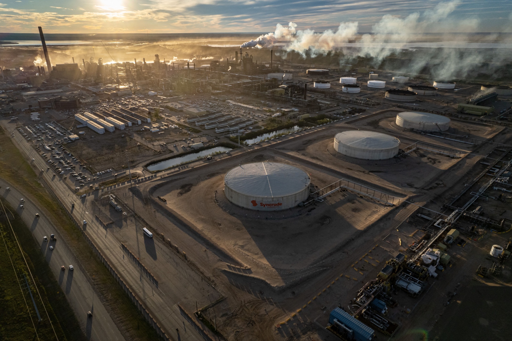 Wildfires Erupt in Canada Crude Patch in Threat to Oil Sands - Bloomberg