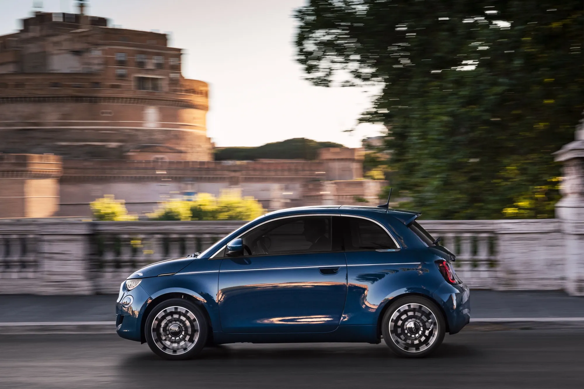 Fiat Has Nothing to Lose With 500e Electric Car’s Surprise Second Act ...