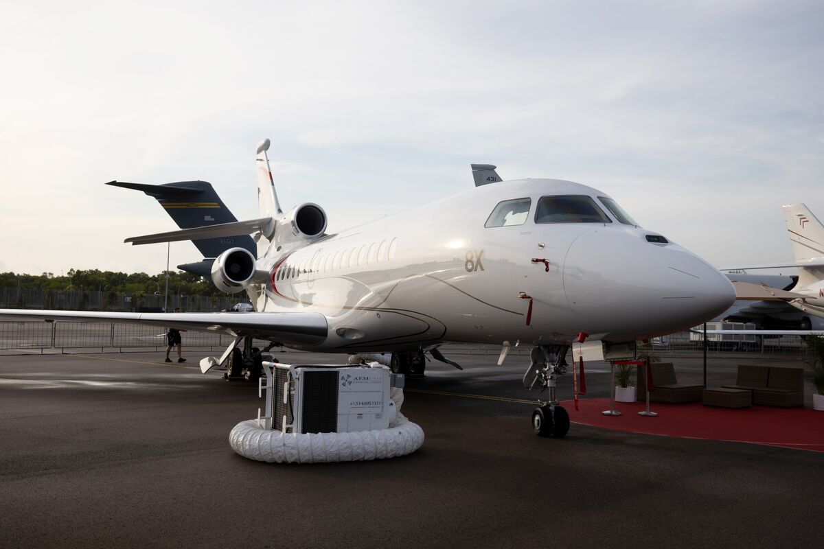 Dassault's New Falcon Corporate Jet Targets Gulfstream, Bombardier ...