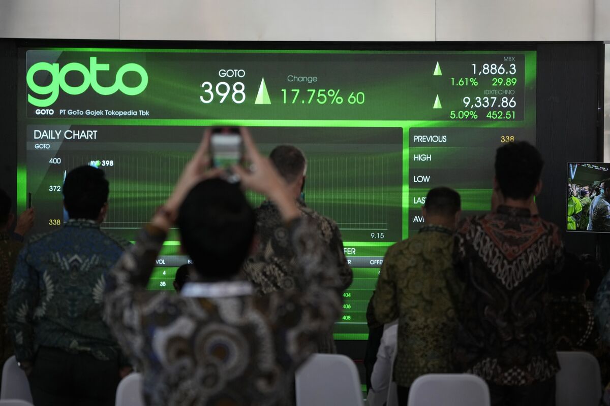Indonesia’s GoTo in Talks With Alibaba, SoftBank for $1 Billion Stake ...