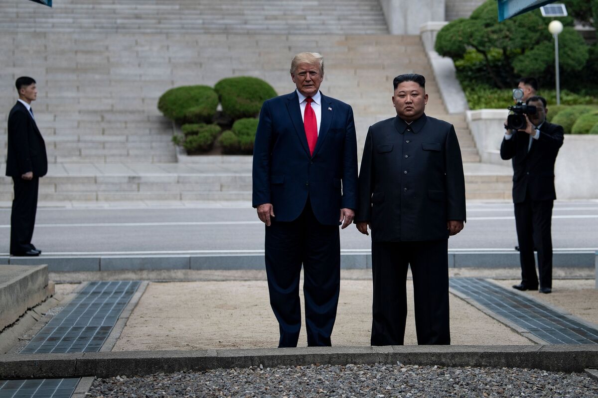 Trump Proposed DMZ Meeting in Letter to Kim Before Visit: Asahi - Bloomberg
