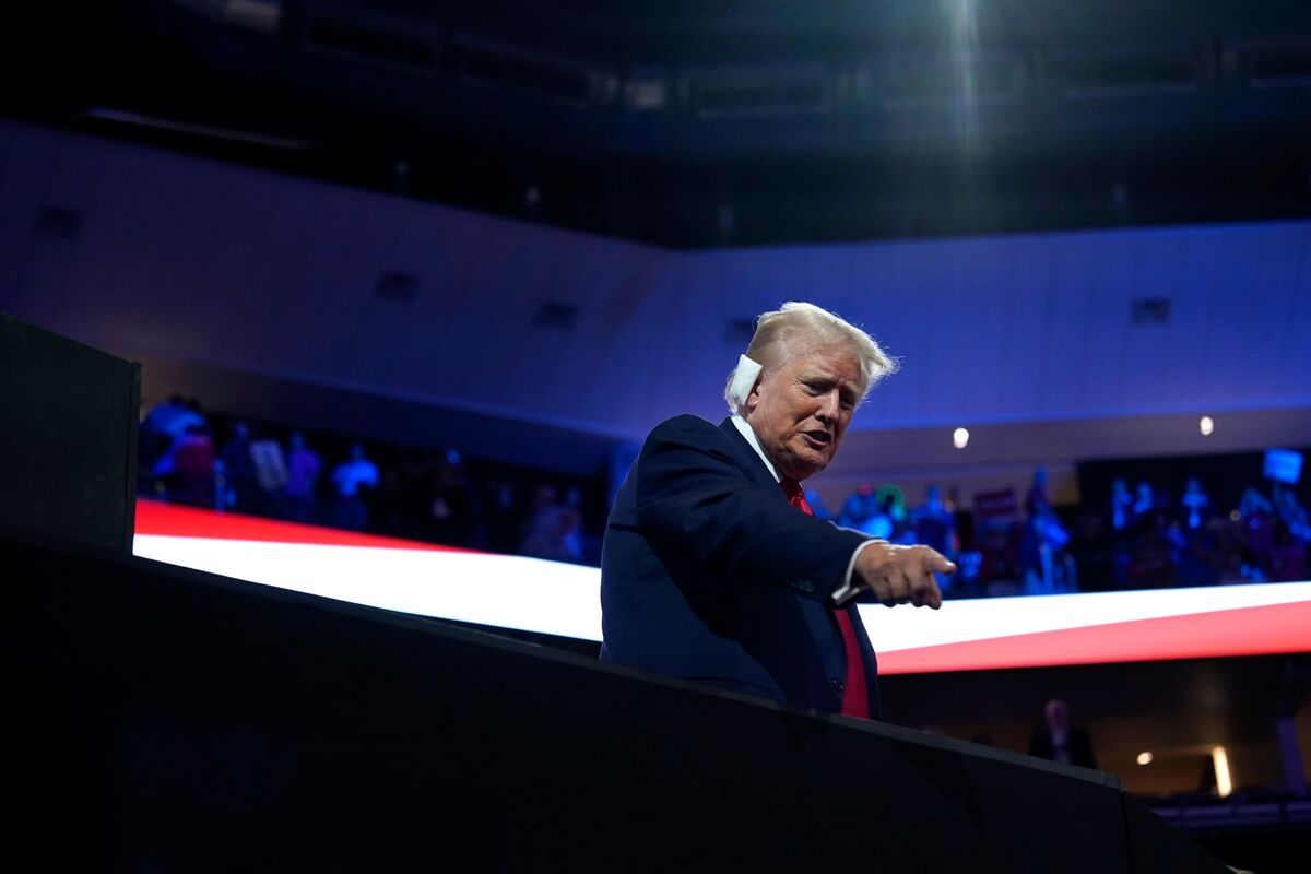 再び勢い増すトランプトレード、注目すべき取引・銘柄－QuickTake - Bloomberg