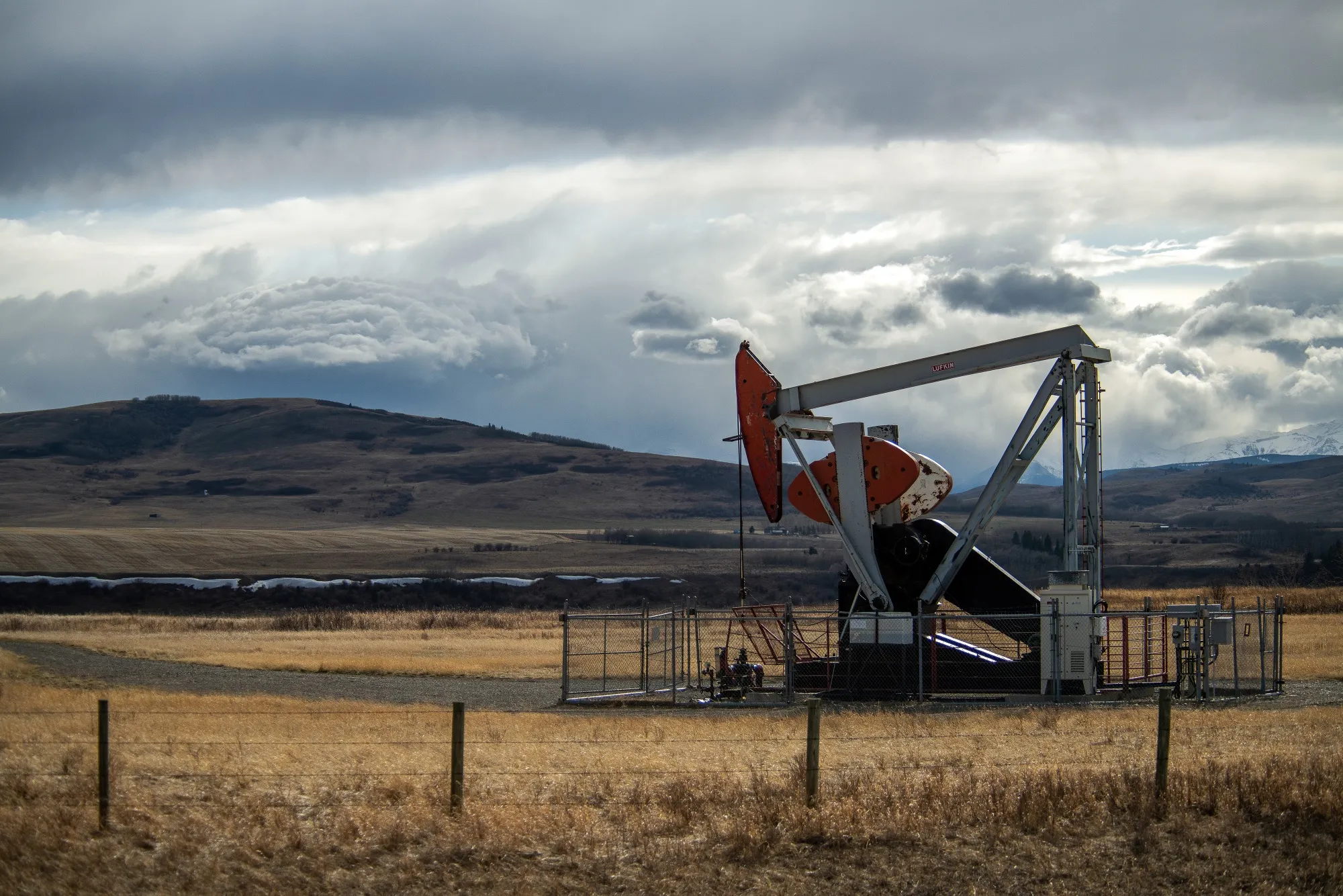 Canadian Oil Giant Plans to Pump Record Crude in 2023 - Bloomberg